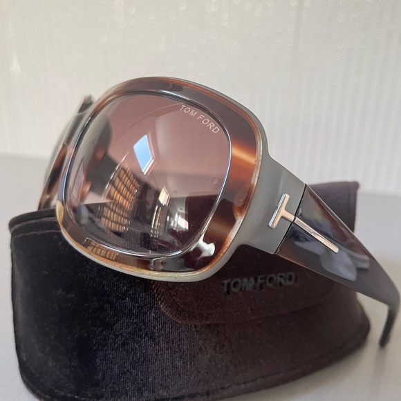 Tom Ford | Accessories | Tom Ford Lisa Tf28 Color R65 | Poshmark